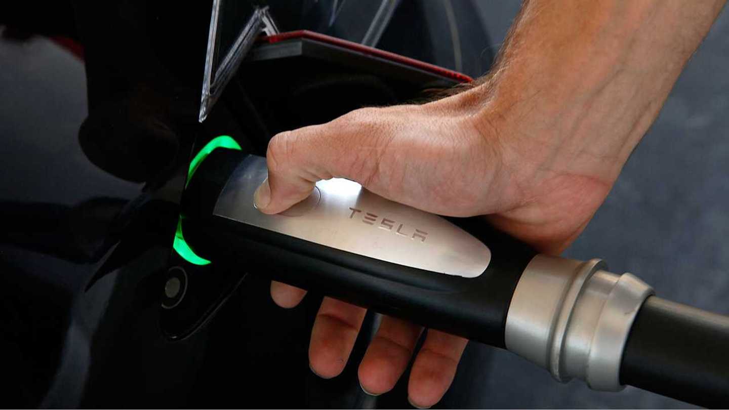 When Lightning Strikes A Tesla Model S - Video