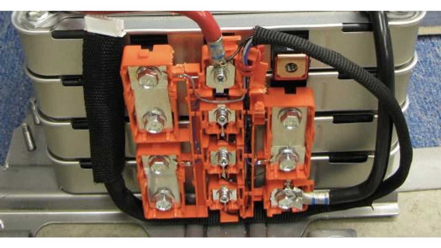 Dissecting the Nissan LEAF Battery (w/video)