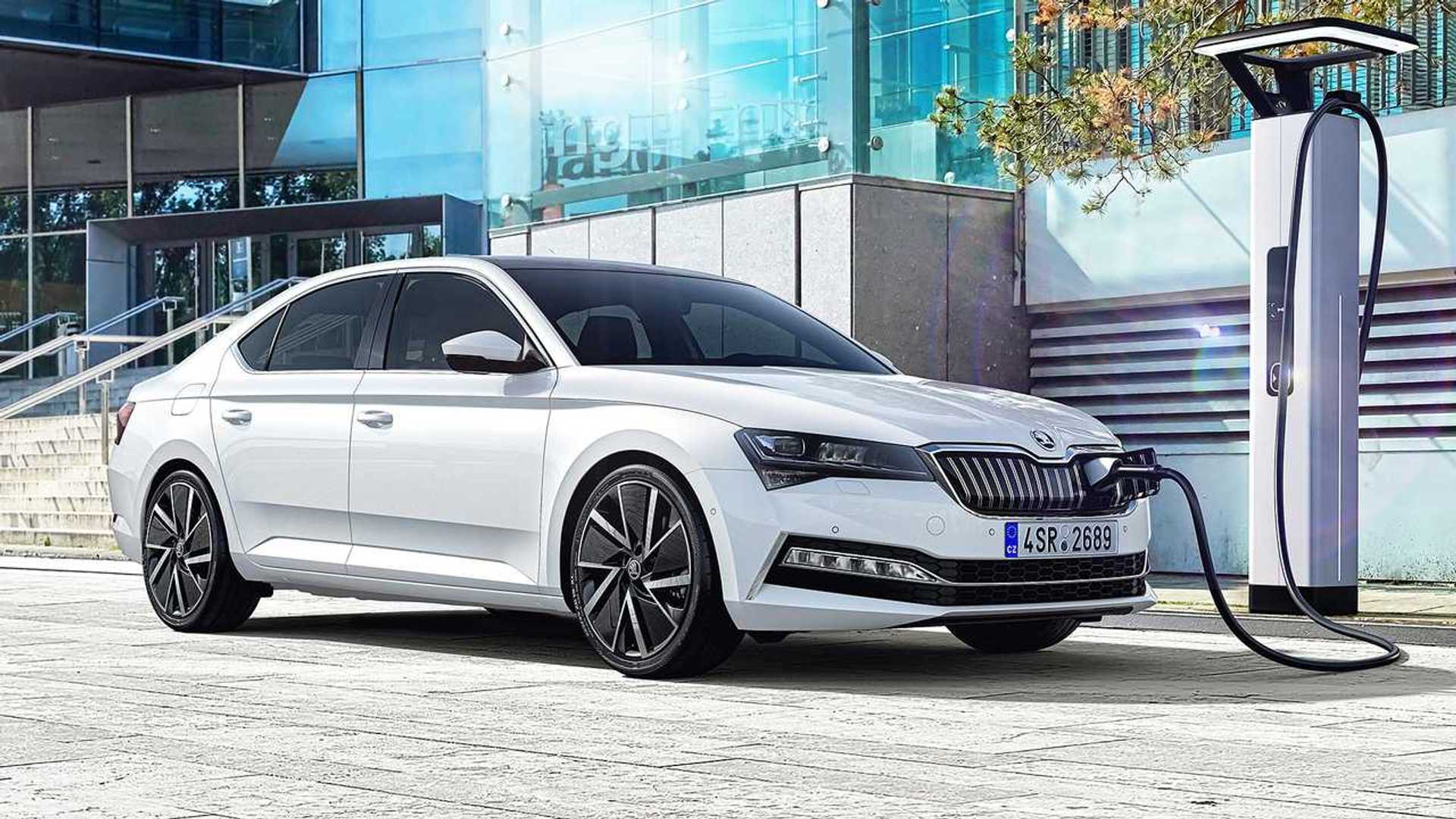 Auto ibride plug-in, cosa sono e a chi conviene comprarle