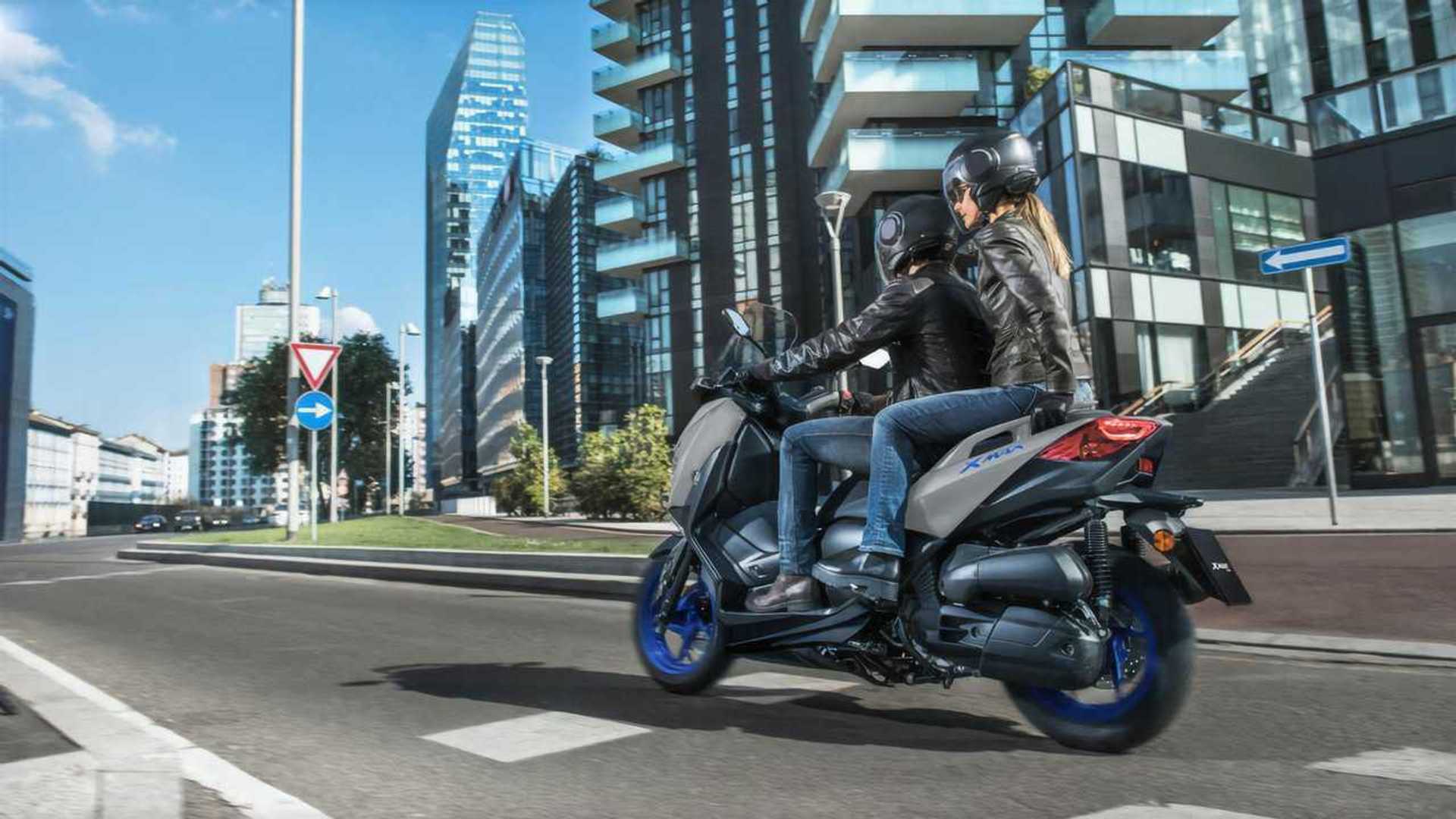 Yamaha TMAX y XMAX 2021: motor Euro5 y nuevos colores en los scooters