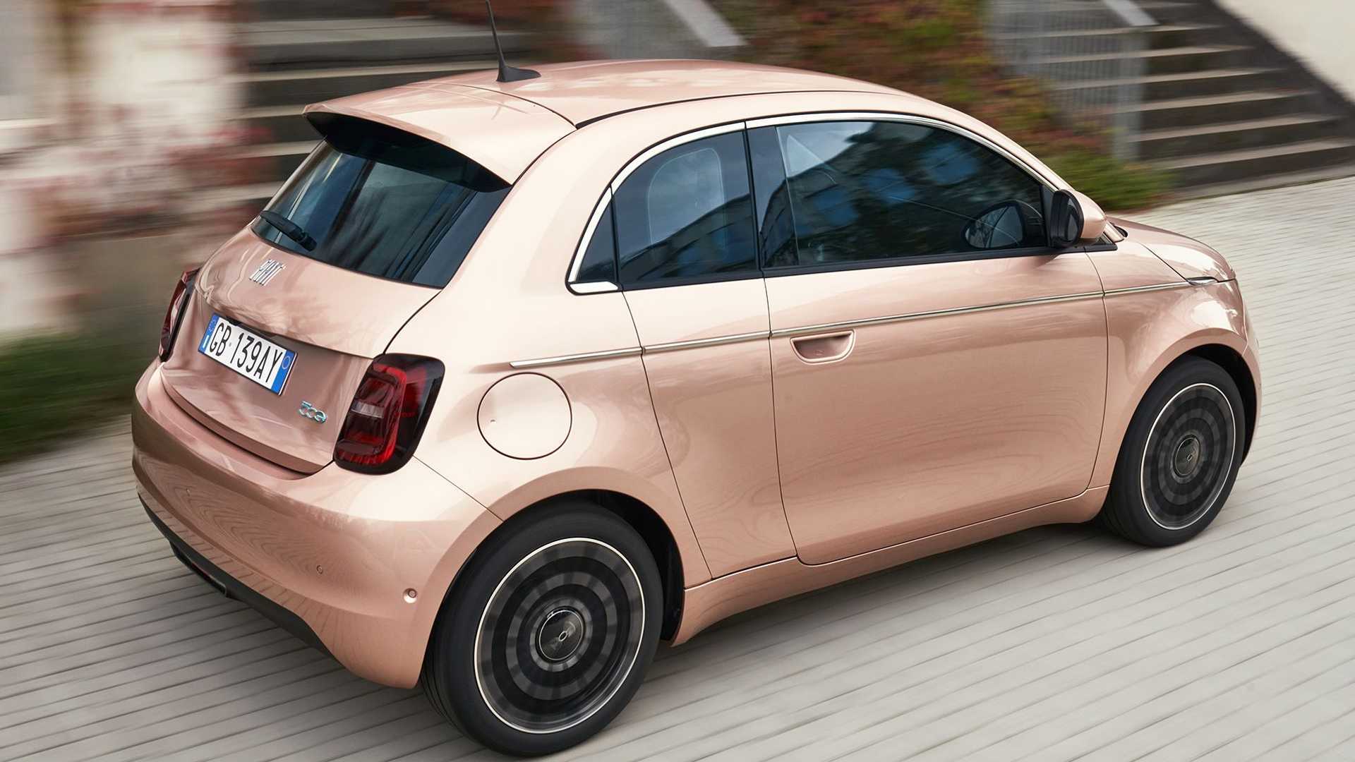Fiat 500 Electric 3 1 Debuts With Tiny Third Door