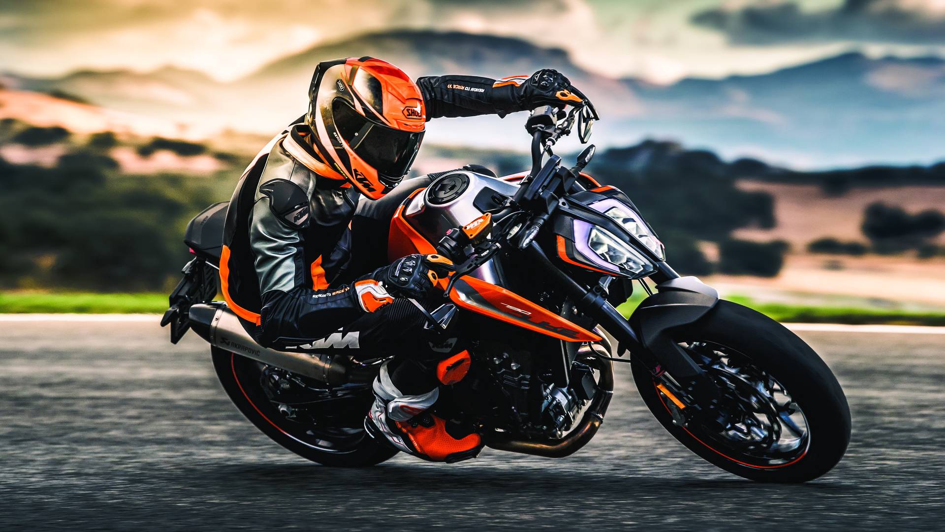 KTM presentó sus novedades y la moto del Dakar 2018 en el EICMA