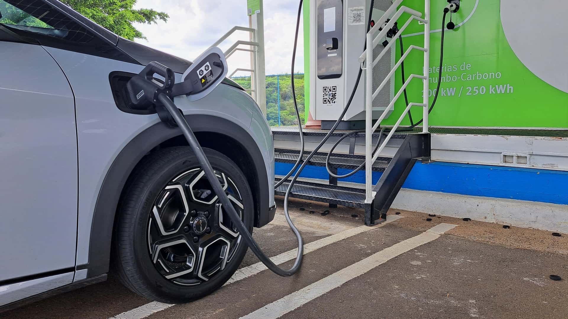 Brasil já possui mais de 10 mil pontos de recarga para veículos elétricos