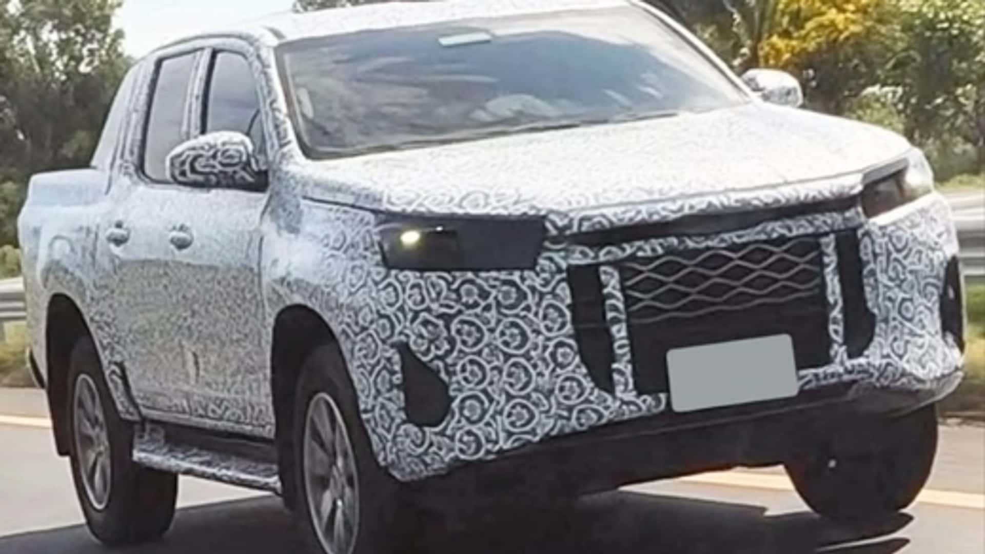 La nueva Toyota Hilux 2026 comienza a perder camuflaje