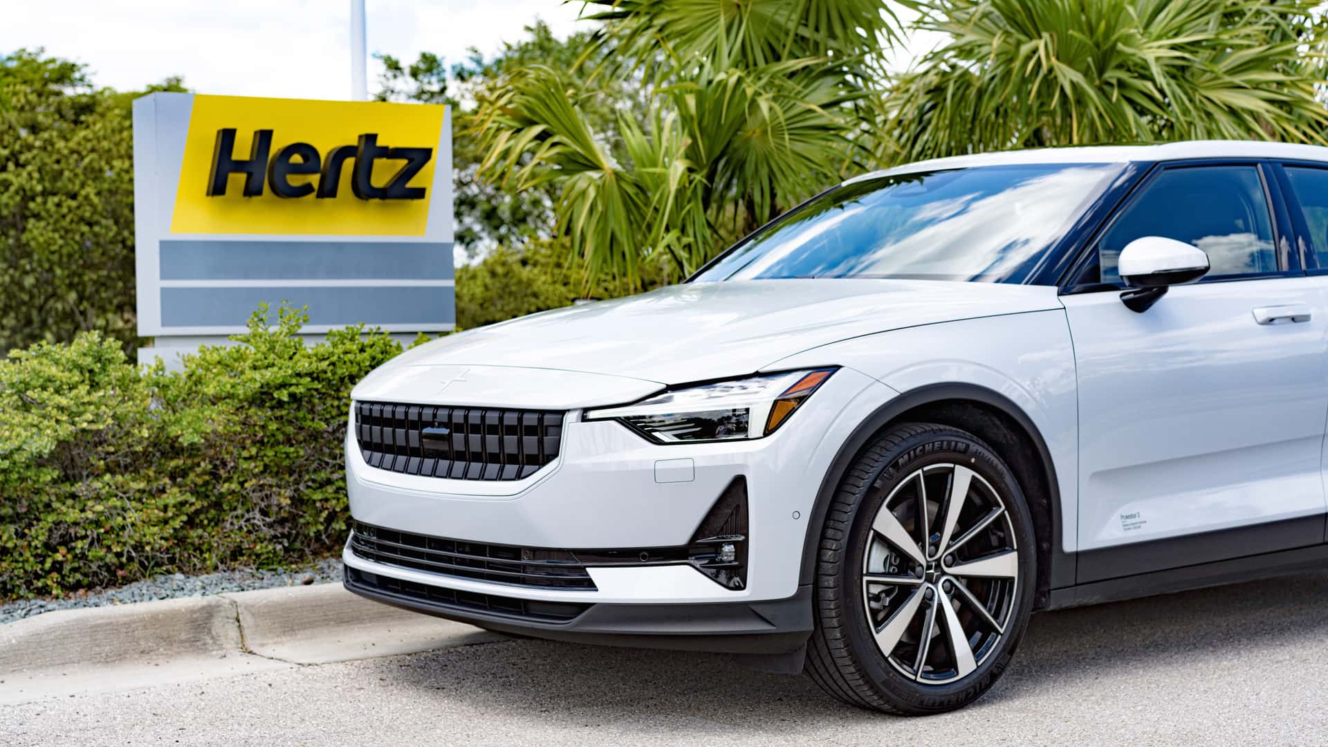 Hertz lancia E-xperience, il rent-a-car elettrico facile e premium