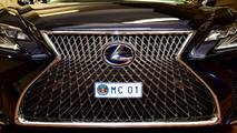 Le Prince Albert de Monaco reçoit une Lexus flambant neuve