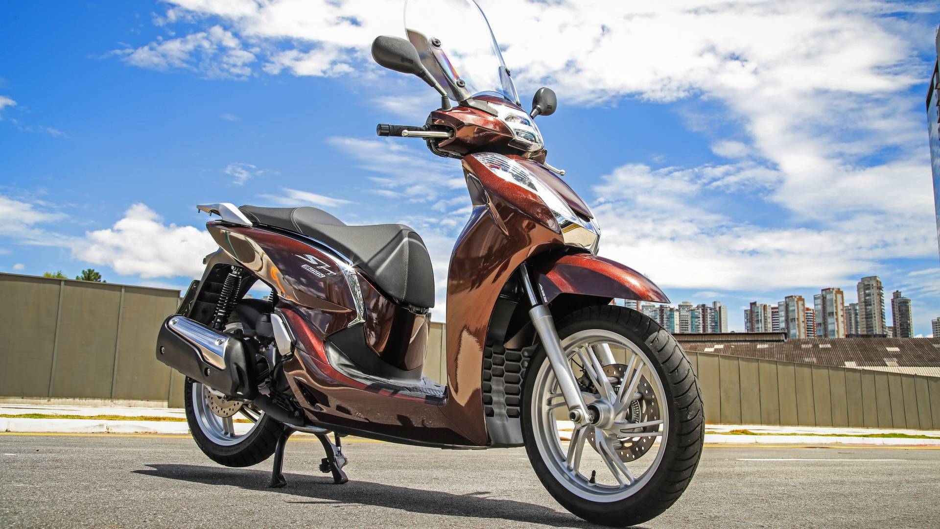 Honda SH300i ganha nova cor e mantém preço na linha 2018