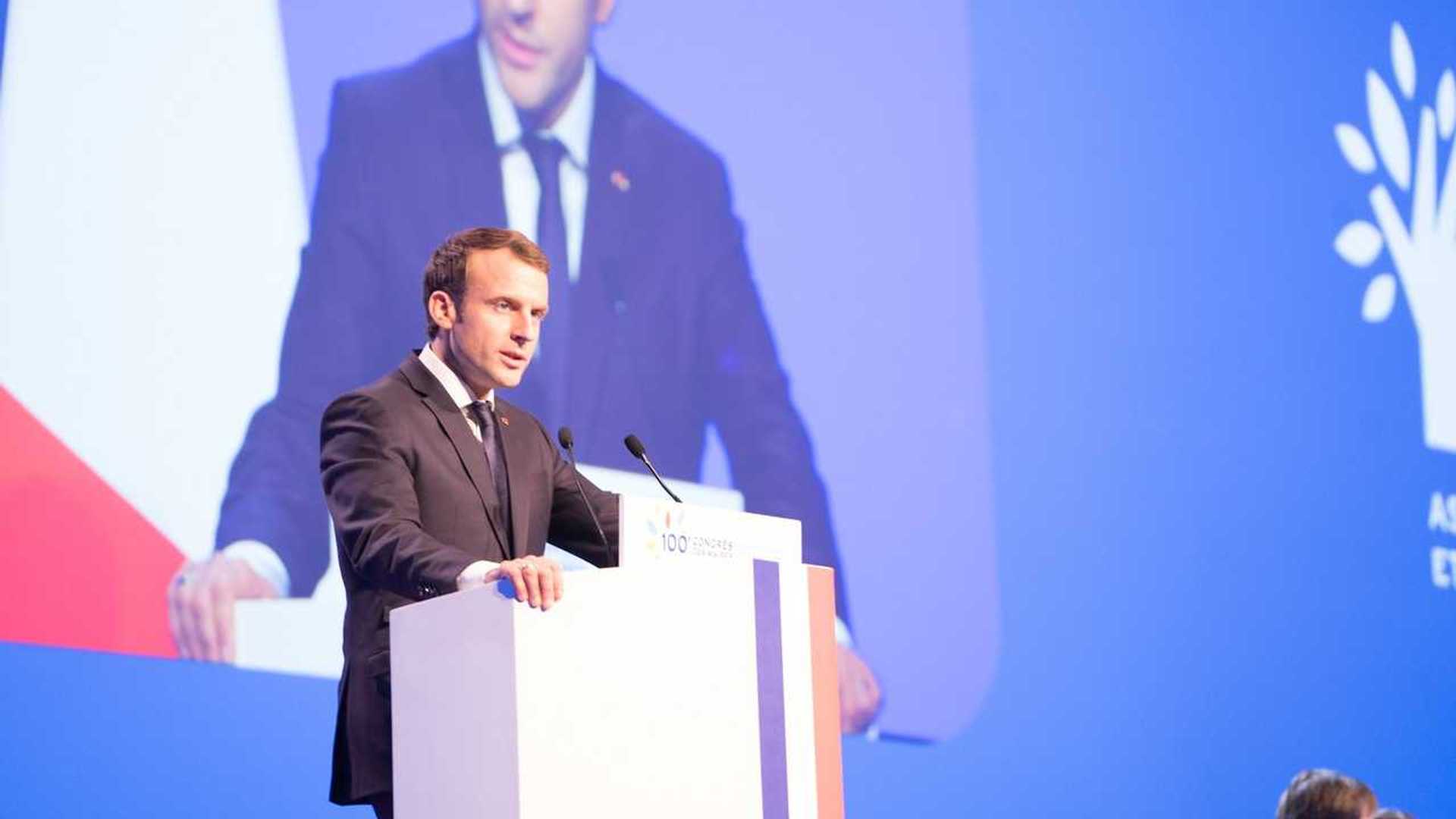 Ecco il piano Macron per rendere la Francia leader dell’auto elettrica
