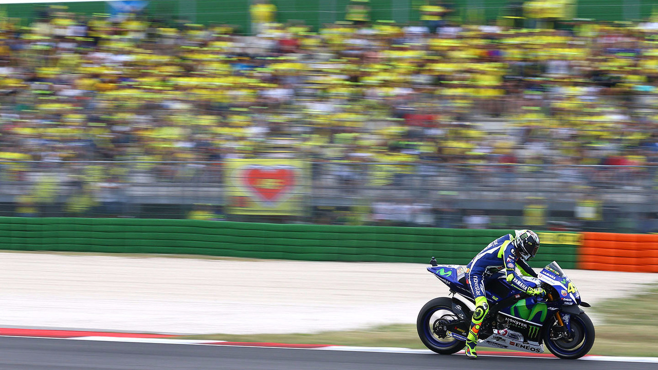 Une Yamaha YZF-R1 signée par Valentino Rossi aux enchères