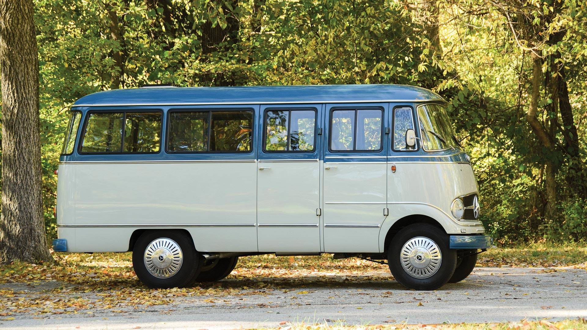 Mercedes O 319 Restomod Goes To Auction, Mixing Classic And Modern