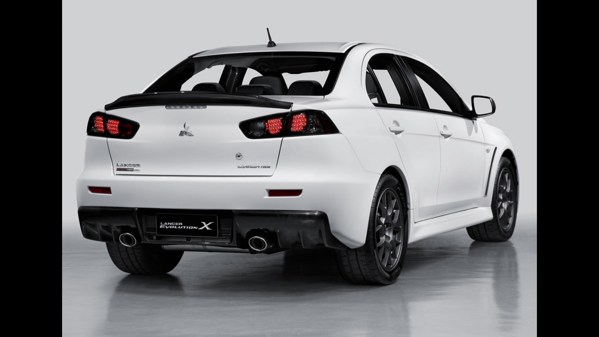 Edição limitada: Mitsubishi lança Lancer Evolution X Carbon Series por ...