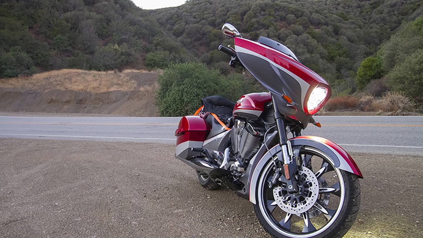 World's Best Performing Bagger? 2015 Victory Magnum Review
