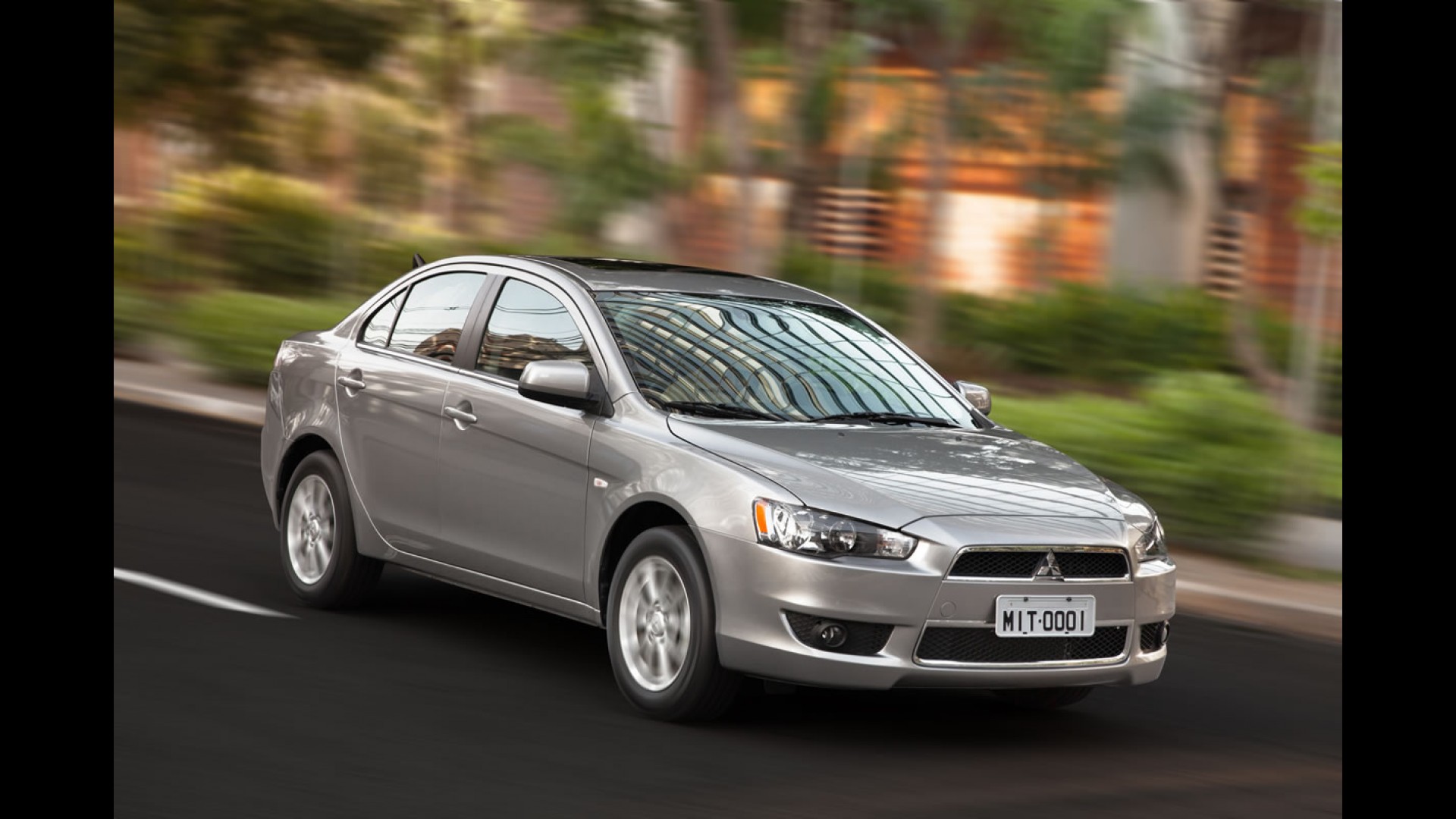 Mitsubishi Lancer ganha nova versão HLE adaptada ao gosto brasileiro