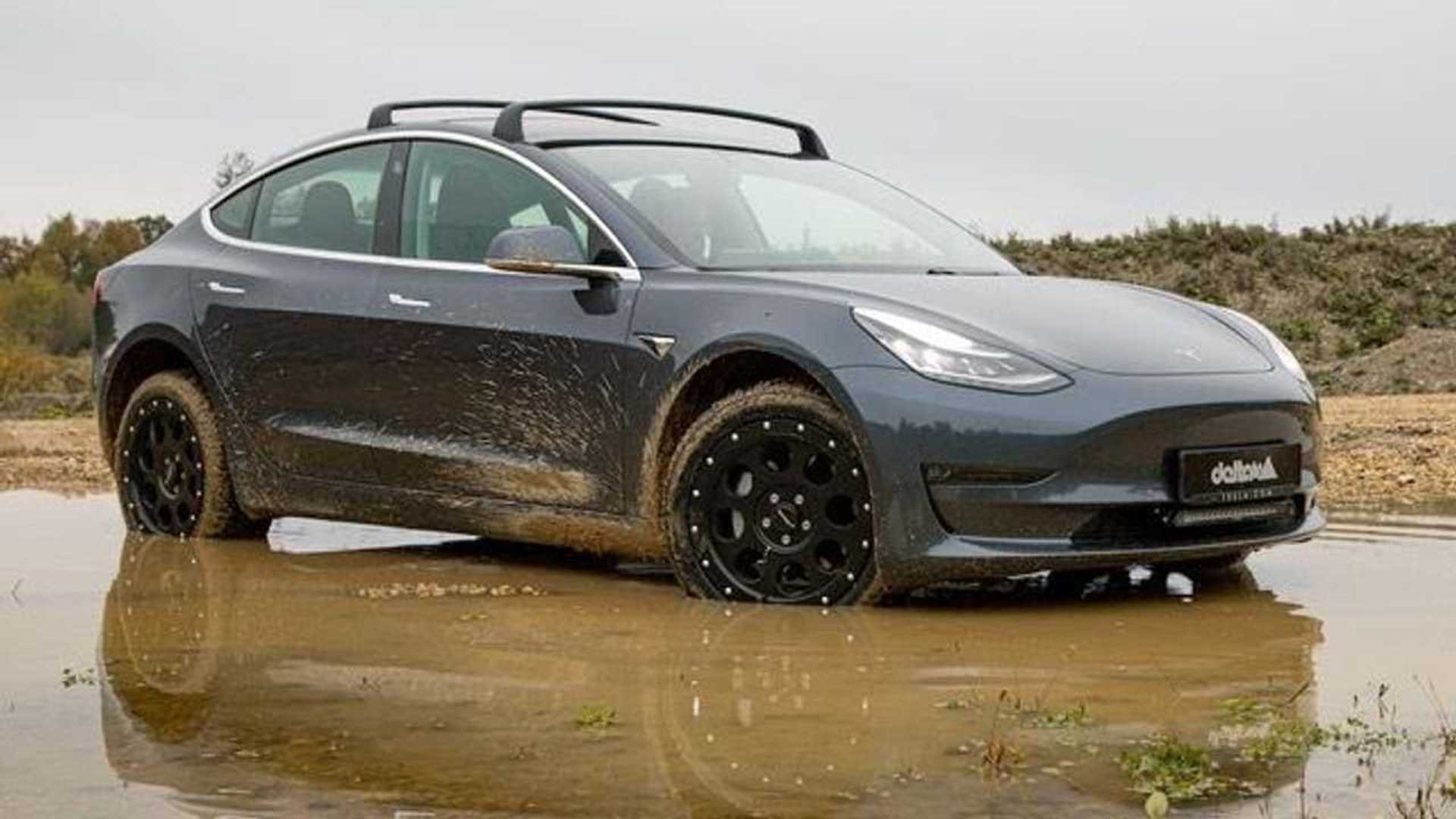 Una Tesla Model 3 per l'offroad? Con il kit tedesco da 3.000 euro si può