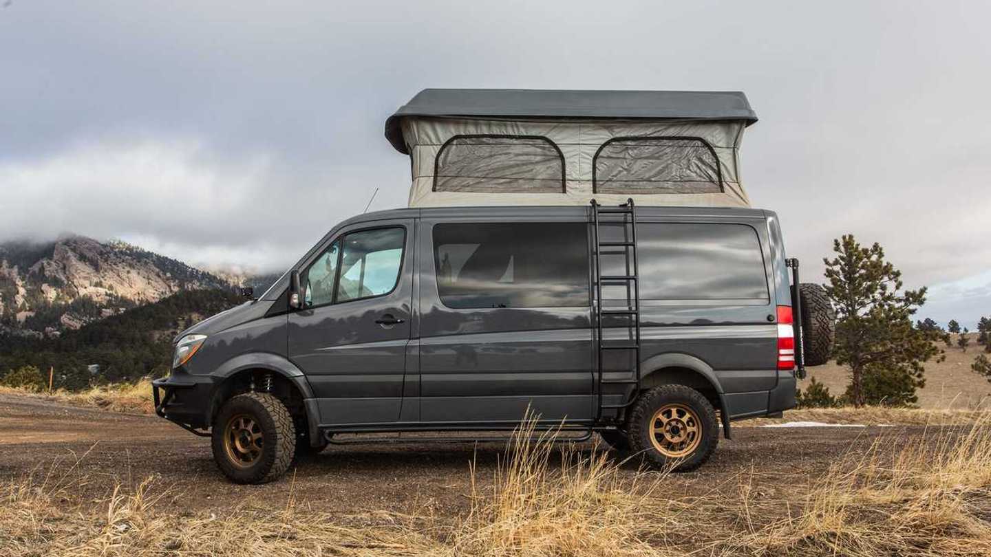 Así es la Mercedes-Benz Sprinter 4x4 camperizada de Vanlife Customs