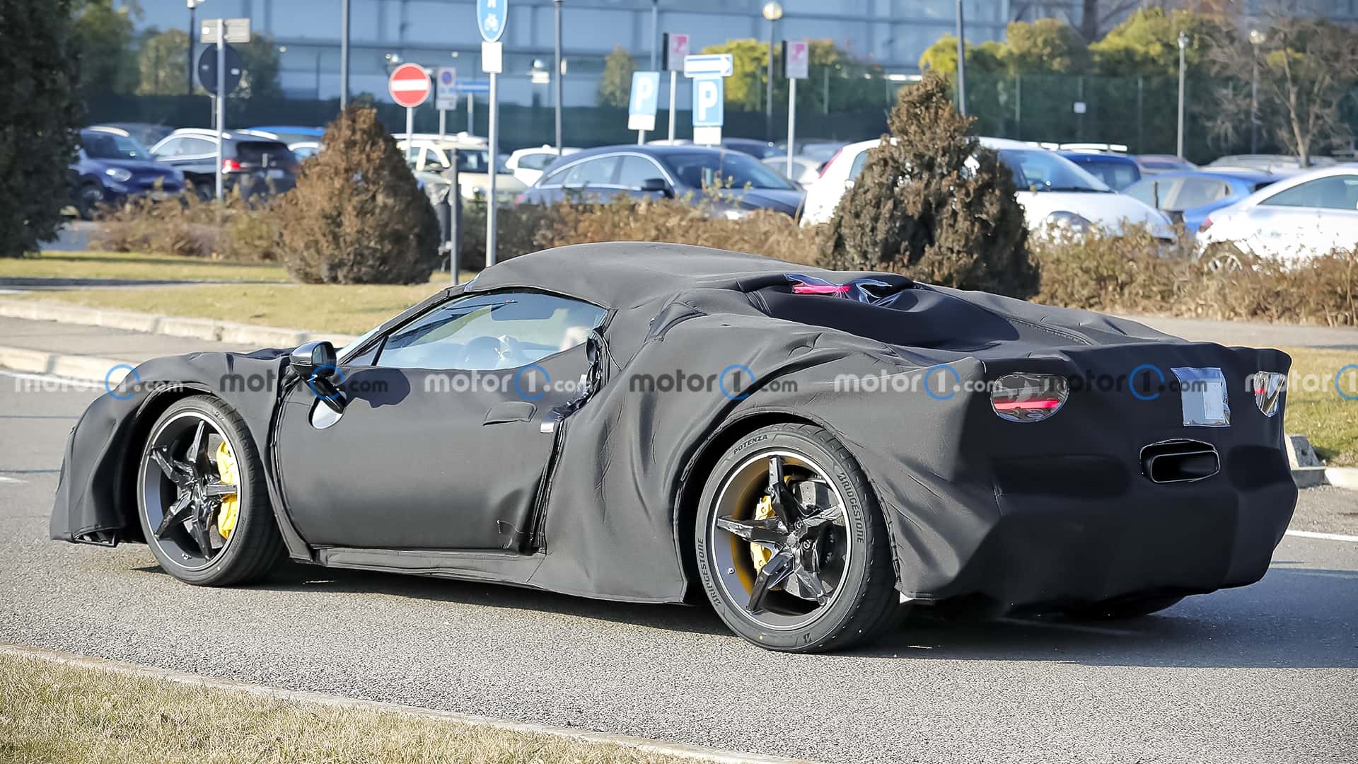 Ferrari 296 Versione Speciale zeigt sich zum ersten Mal
