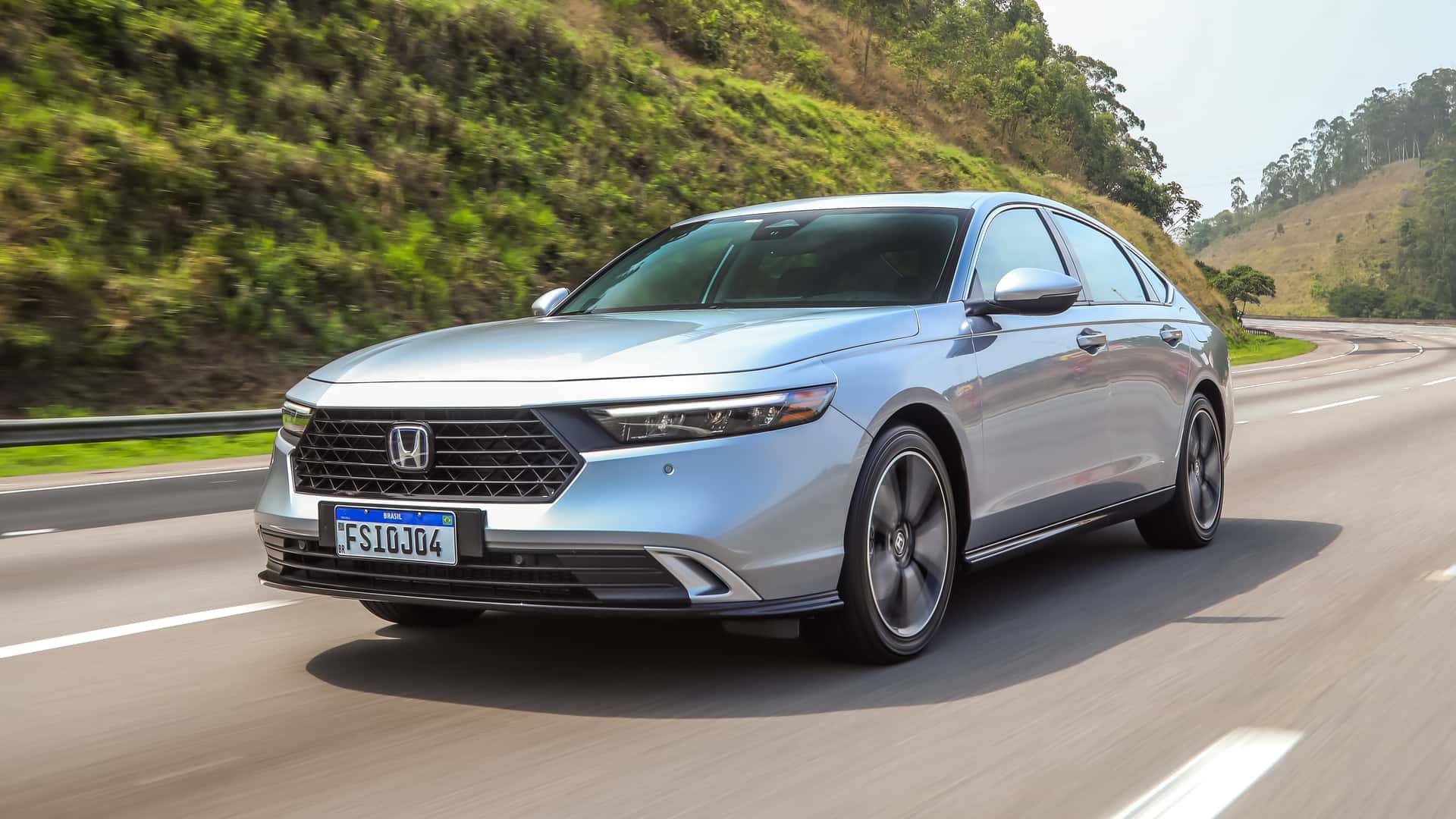 Teste Honda Accord e:HEV 2024: o papel de irmão maior bem feito