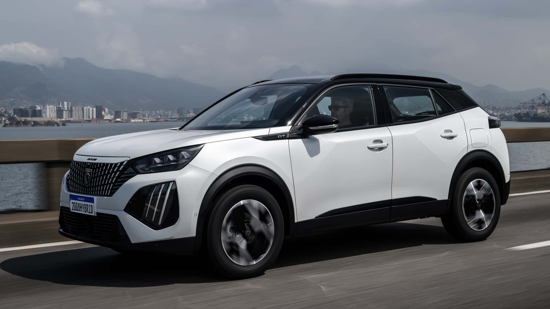 Peugeot 208 e 2008 2026 são híbridos; veja os preços e o que muda