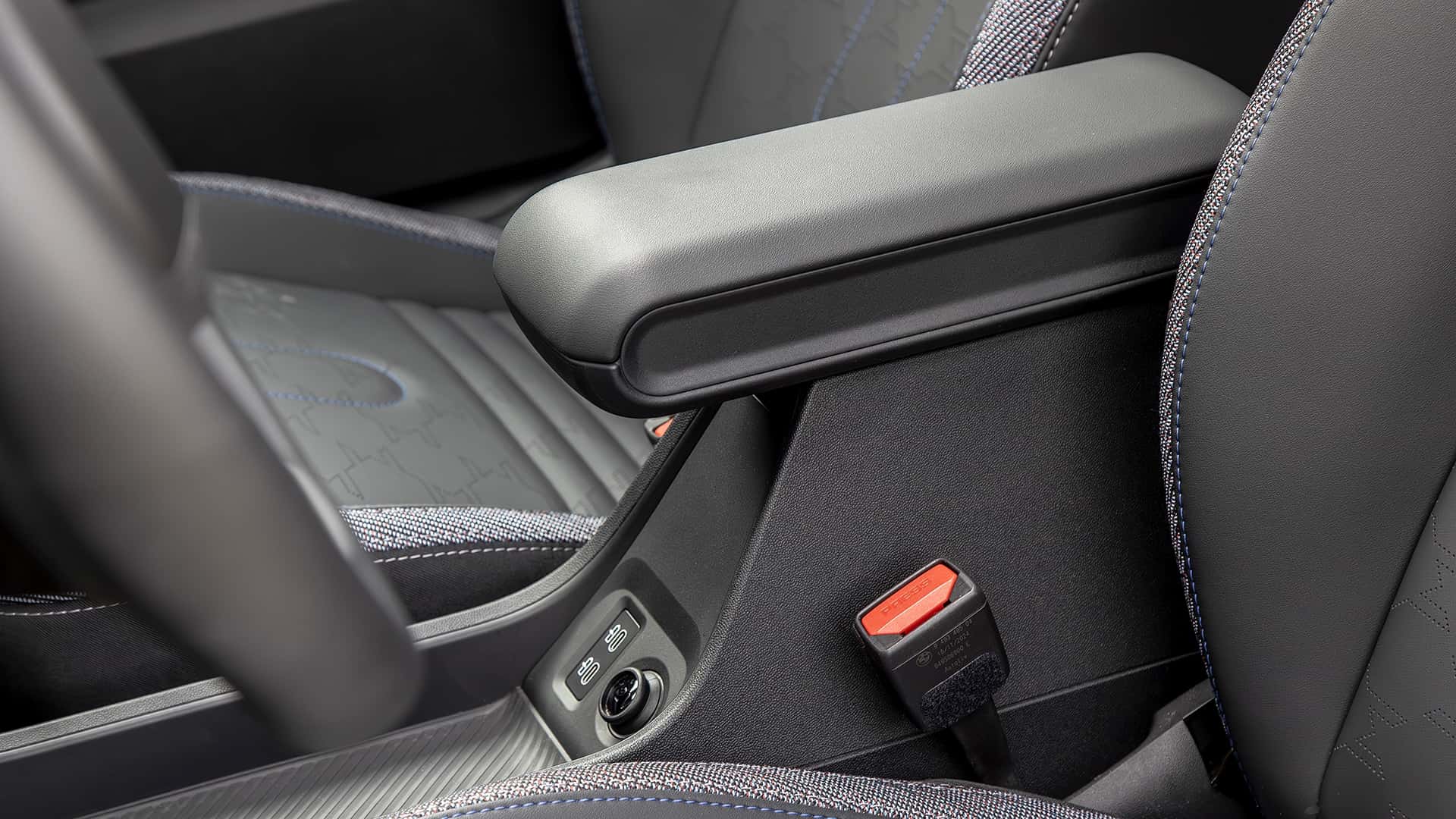 Fotos: MINI Cooper S F66 VS One D R50 | Motor1.com