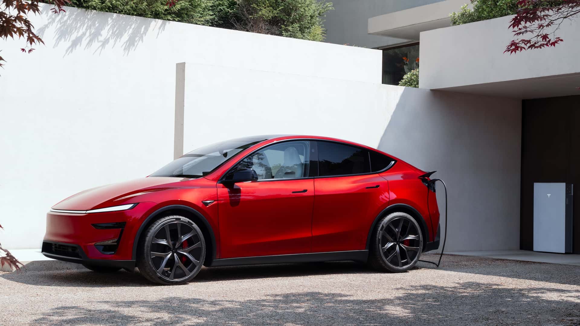 Photos: 2026 Tesla Model Y Performance (European model) | Motor1.com