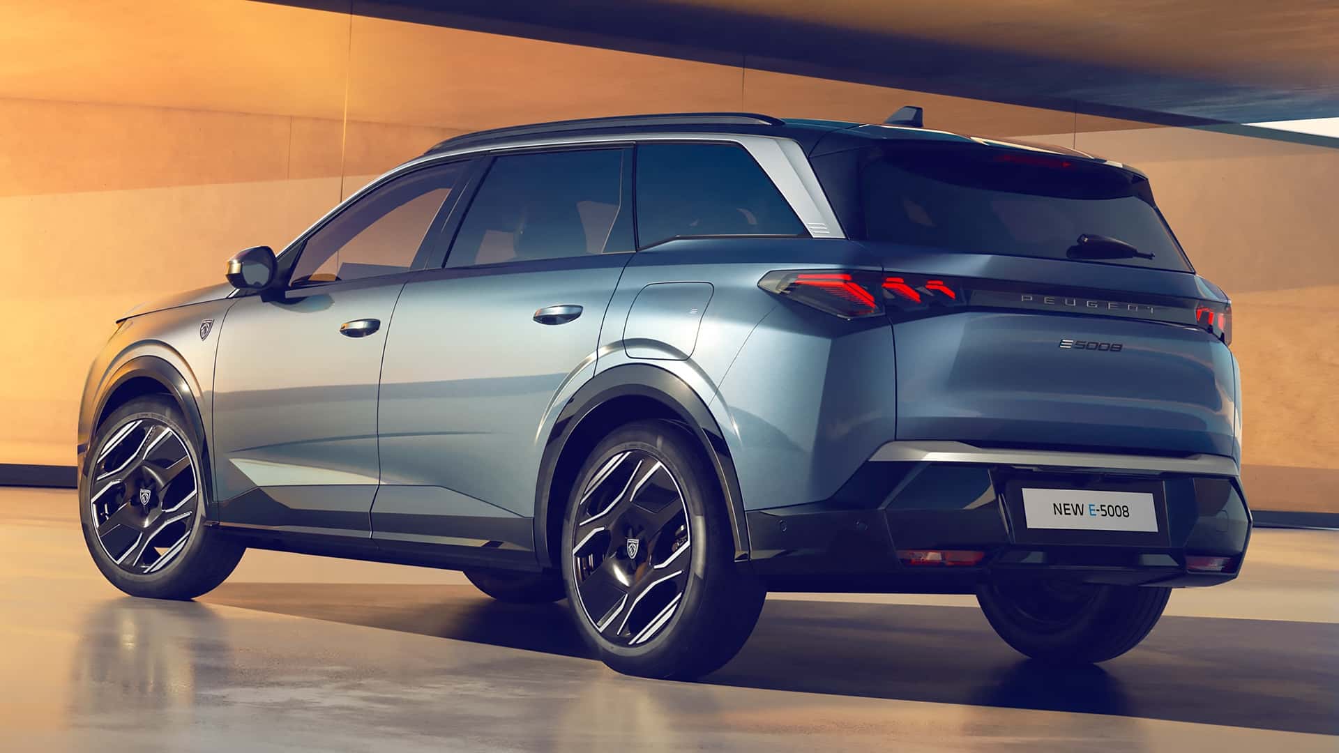Peugeot E-5008 2024: siete plazas y hasta 660 km de autonomía