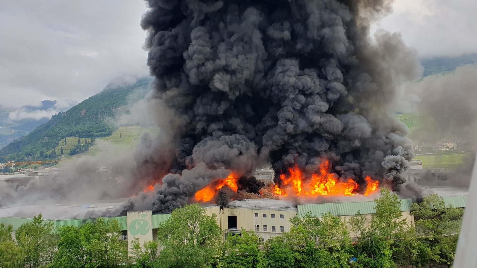 Alpitronic: incendio nello stabilimento per colonnine di ricarica