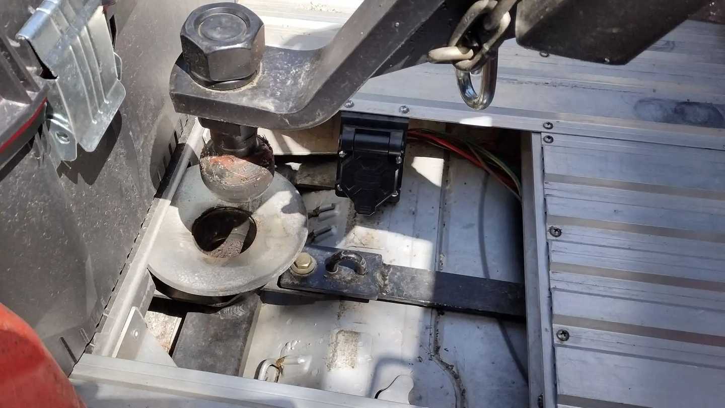 VW Beetle Ute With Custom Fifth Wheel Camper Is Too Cool, Gets 30 MPG