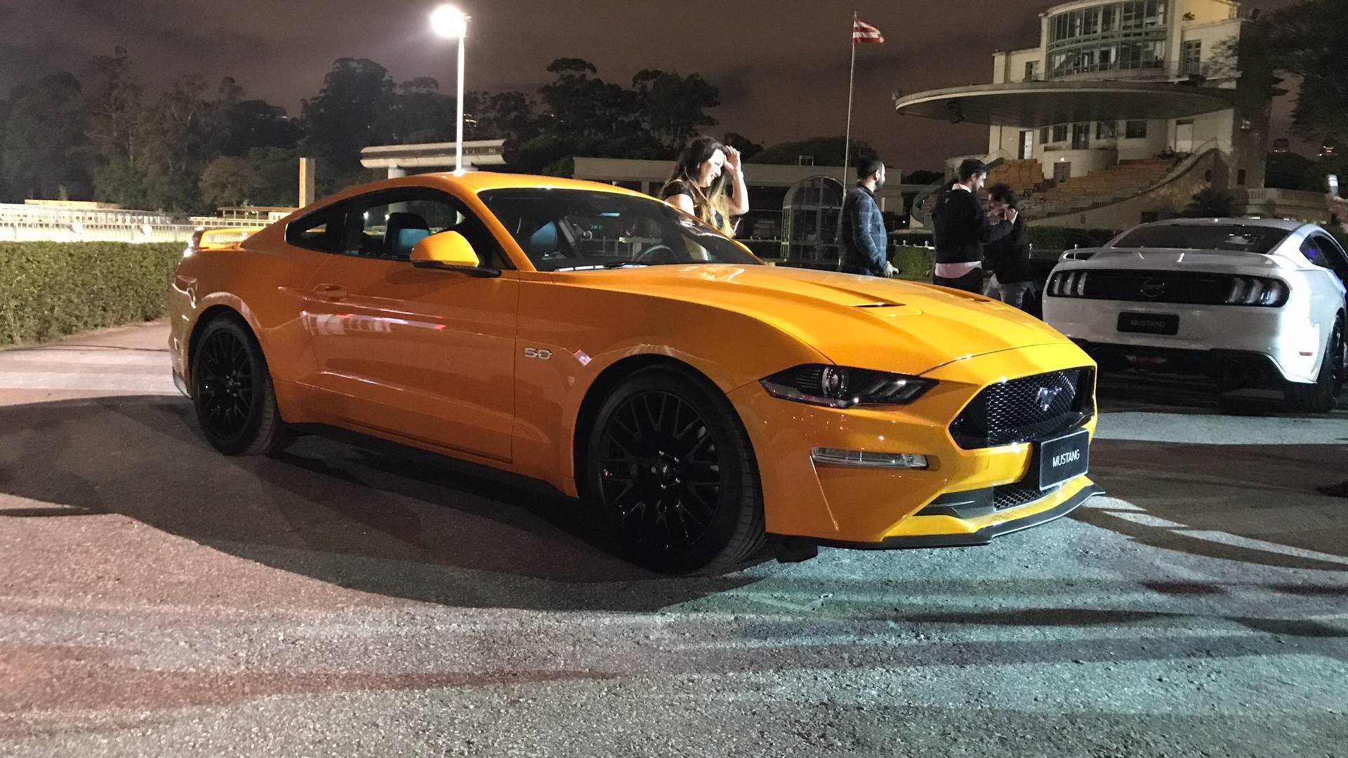 Ford faz entrega de primeira unidade do Mustang no Brasil
