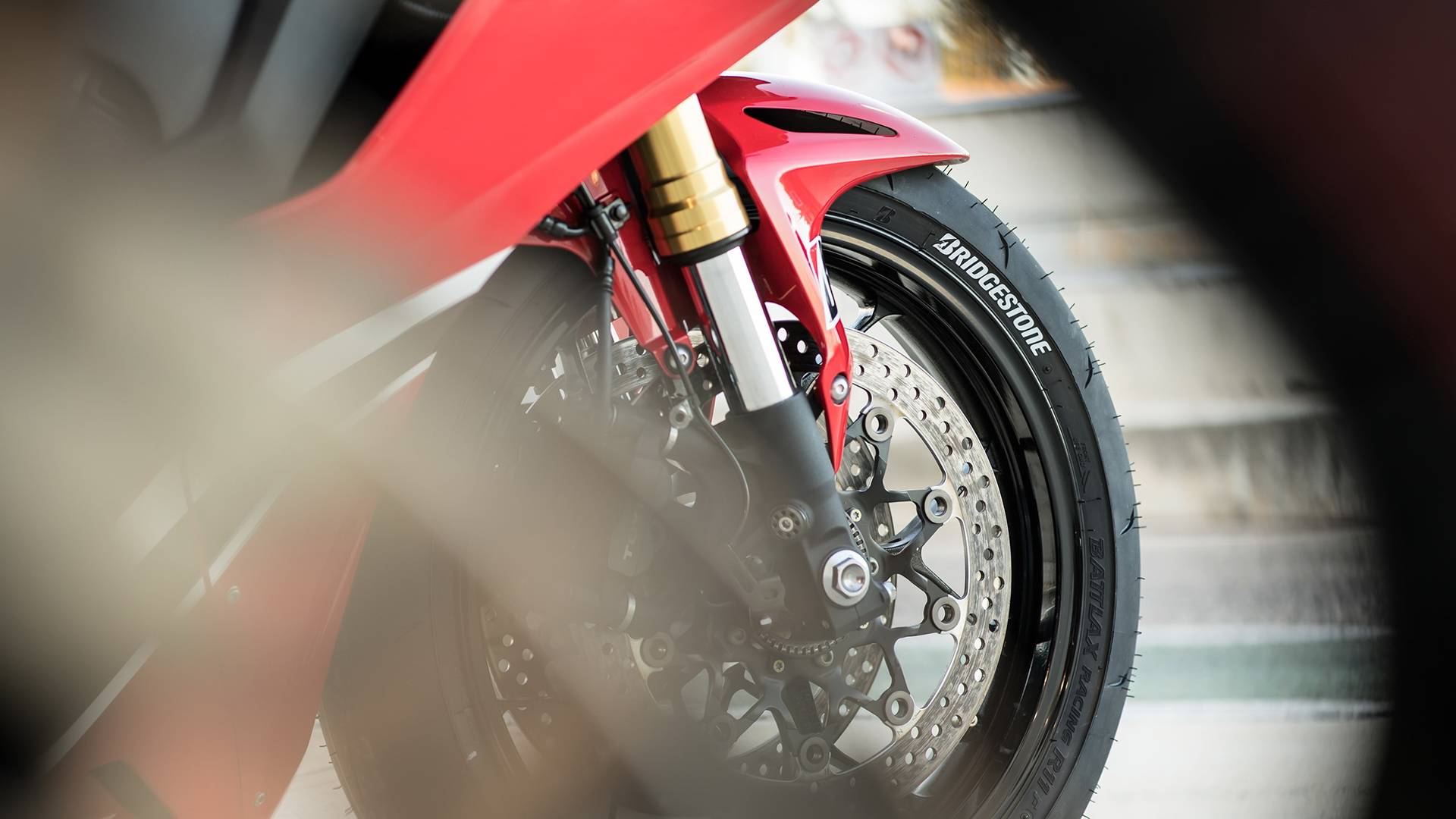 Bridgestone lanza cinco nuevos neumáticos para motos y scooters