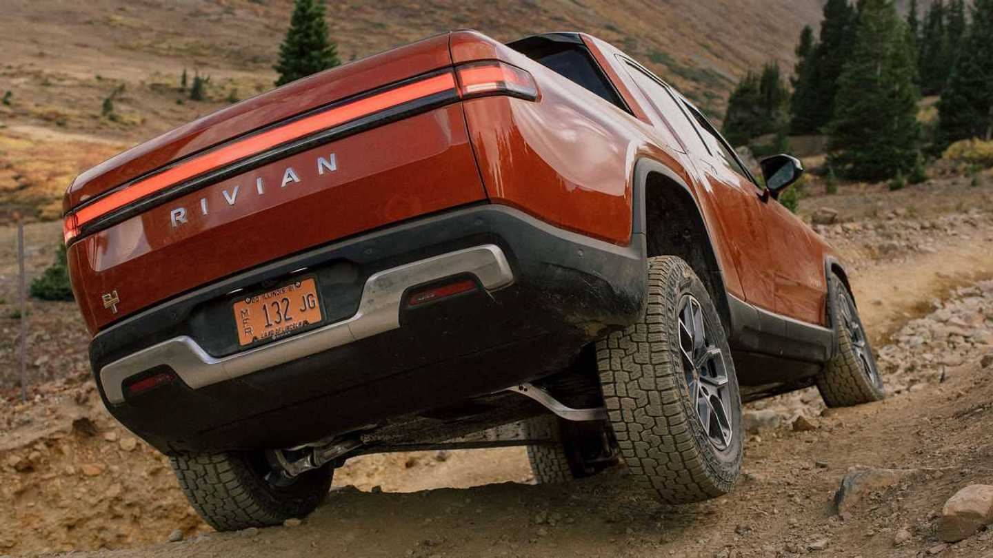 2022 Rivian R1T First Drive Review: Electric Off-Road Dominance