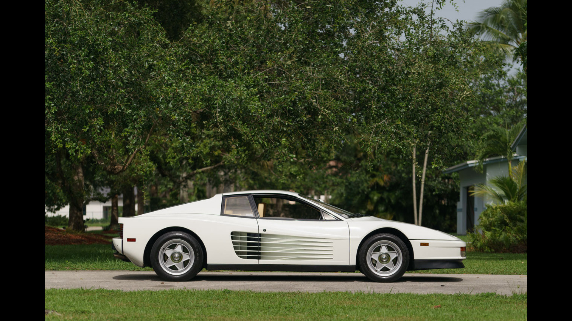 Ferrari Testarossa, all'asta quella di Miami Vice
