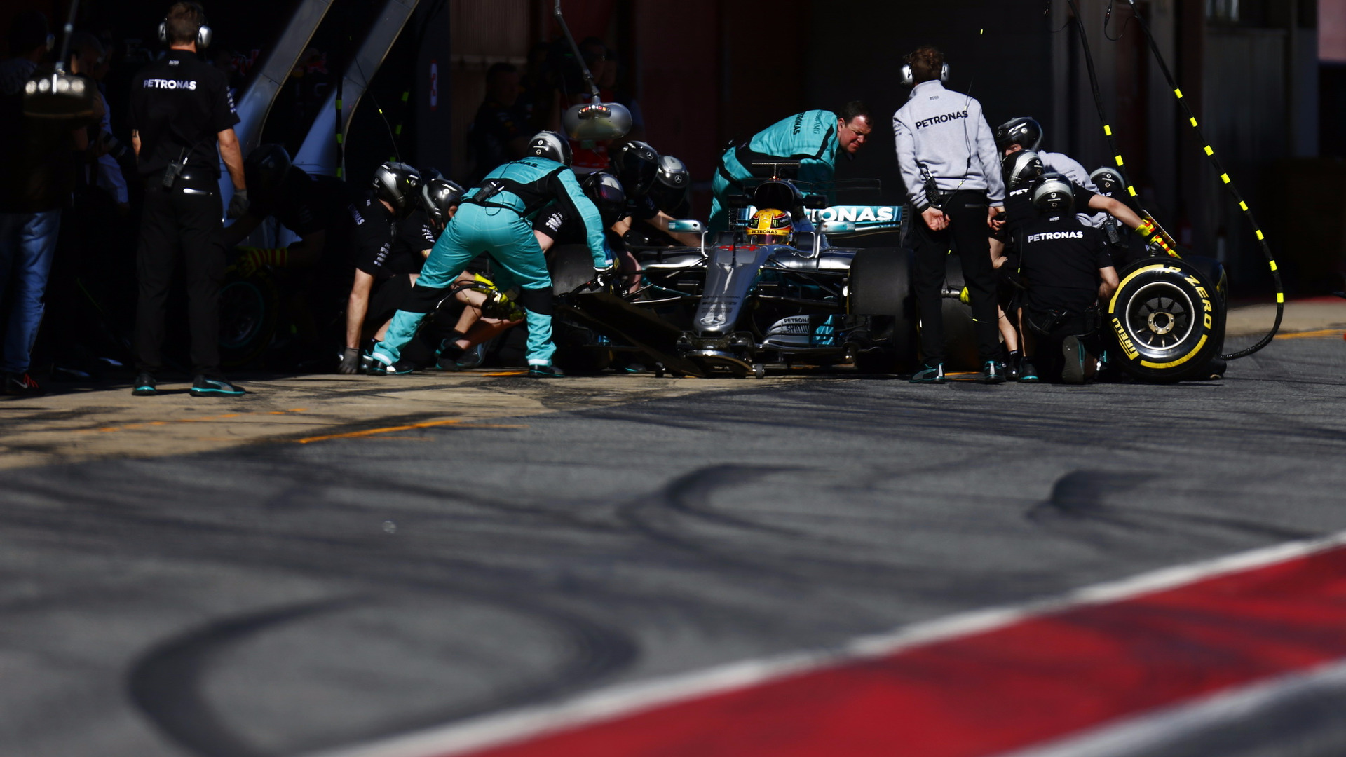 Vídeo - É recorde! Mercedes faz pit stop em apenas 1s8