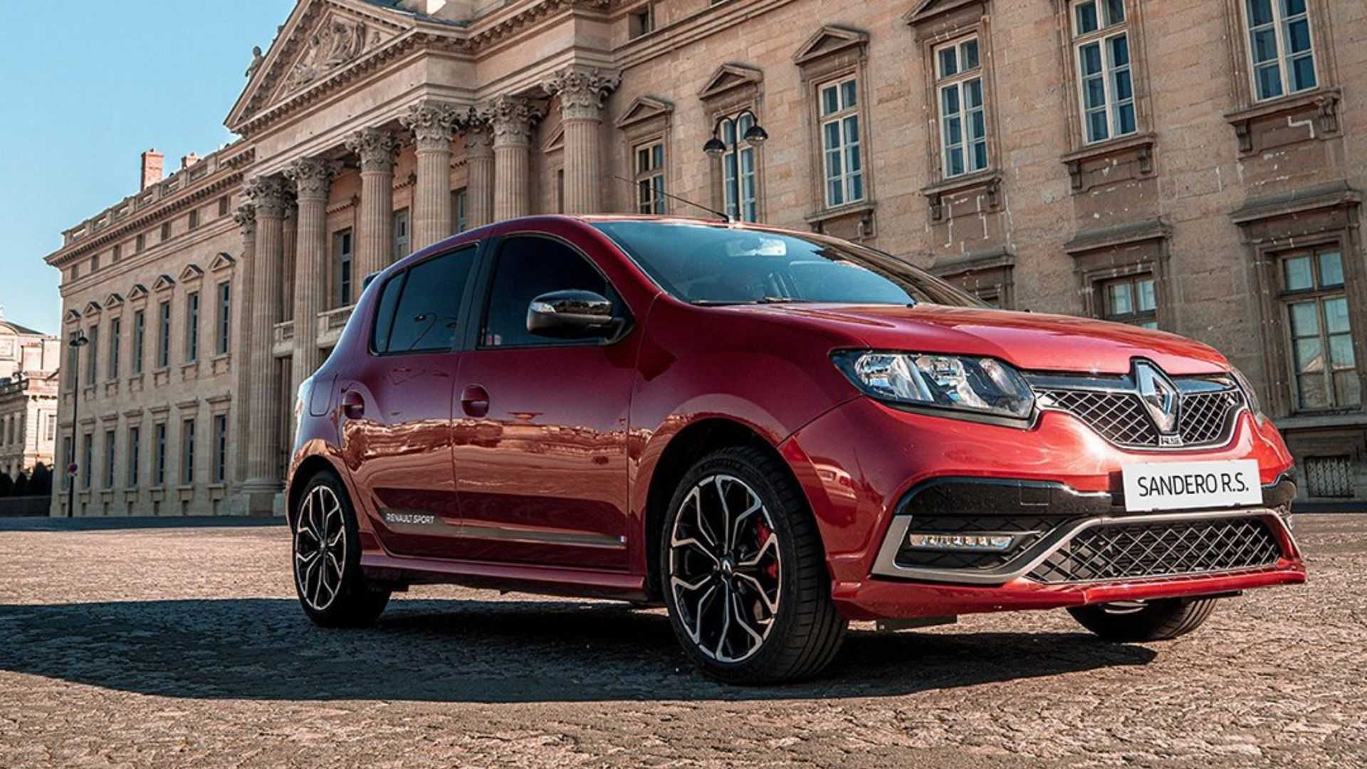 O que faz um Renault Sandero R.S. brasileiro em Paris?