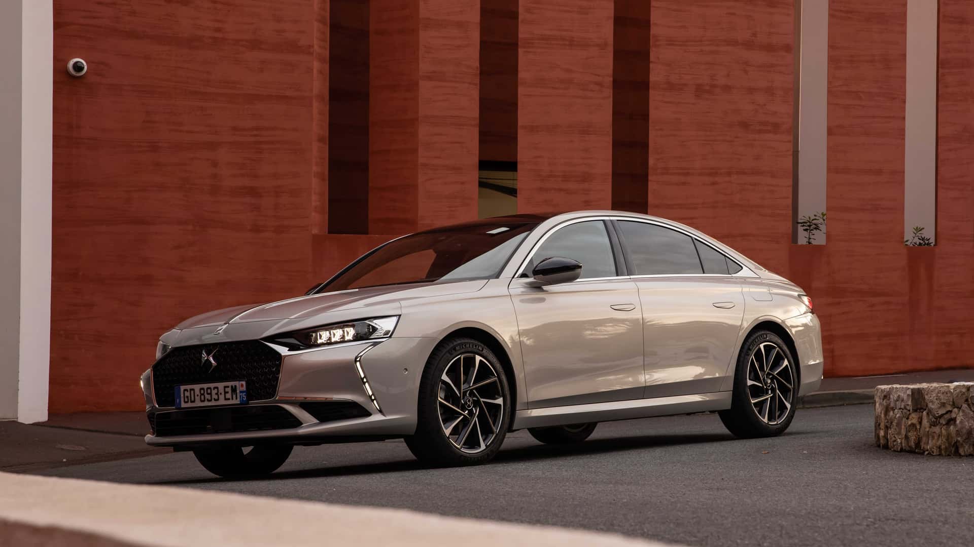 Yeni DS 9 Opera E-Tense 250 Türkiye'de!