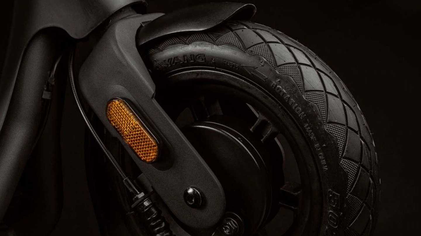 British E-Mobility Firm Zinc Teams Up With Formula E For New GZ1 E-Scooter