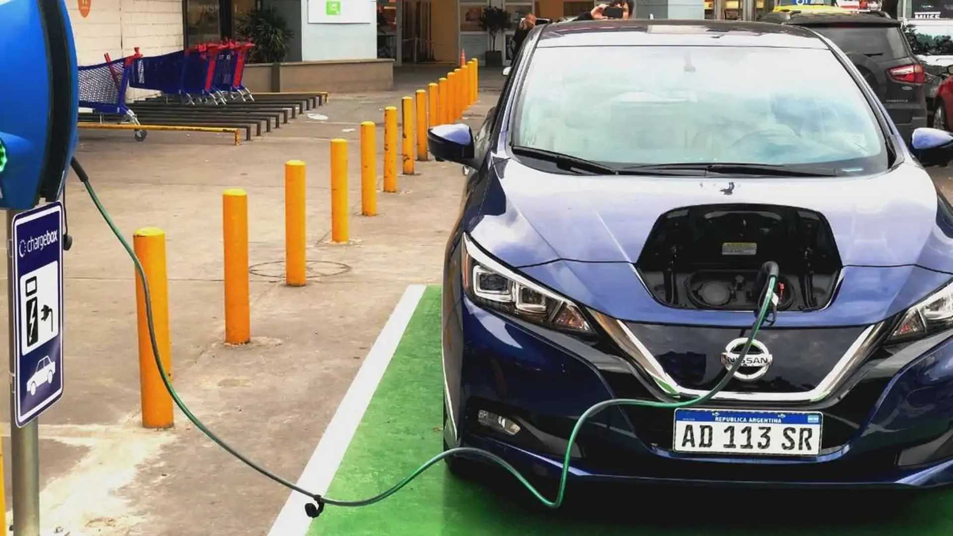 Argentina anuncia meta de 50% de carros elétricos em 2030; é possível?