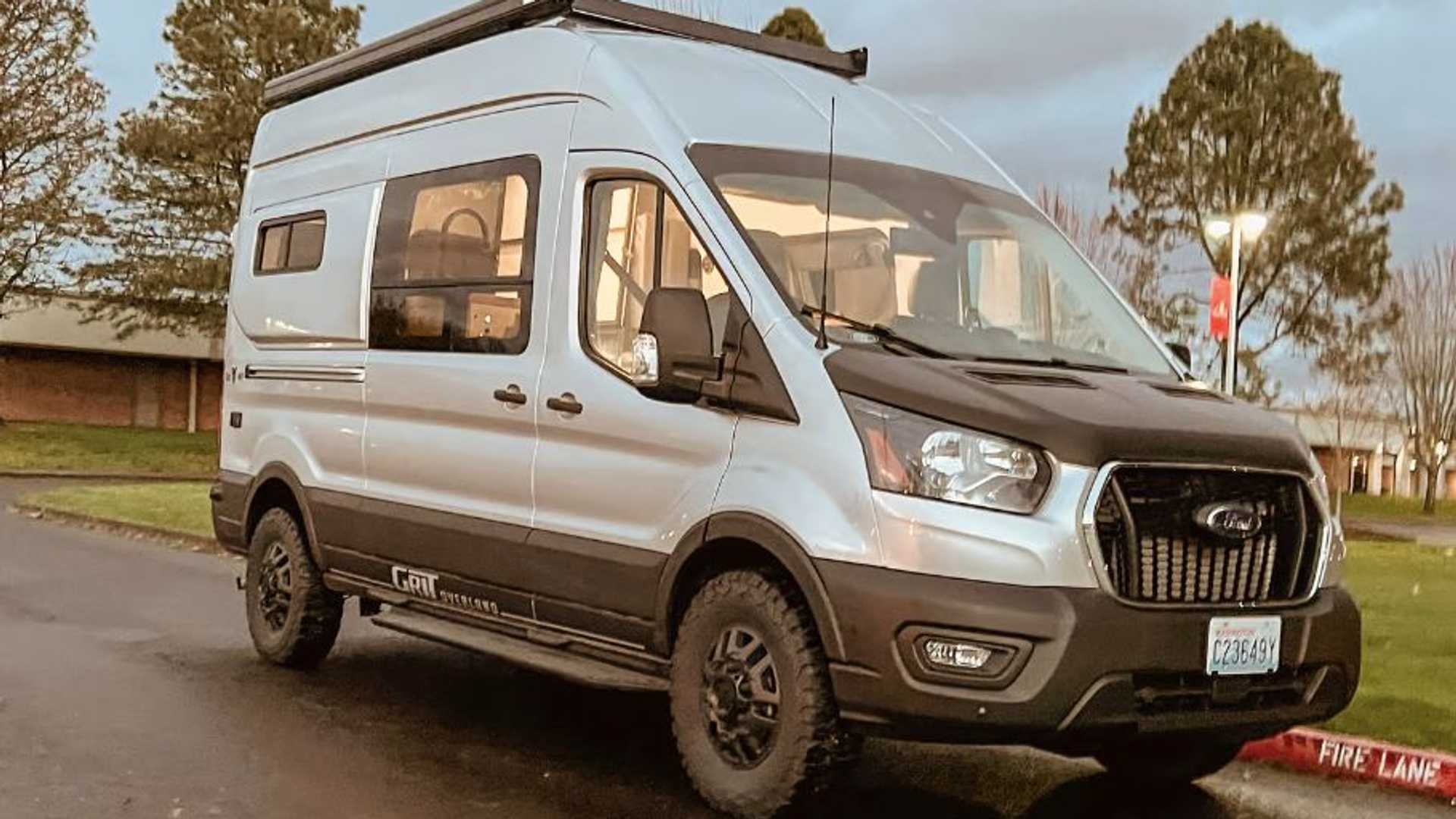 Celebra el nuevo año con esta Ford Transit 4x4 camper