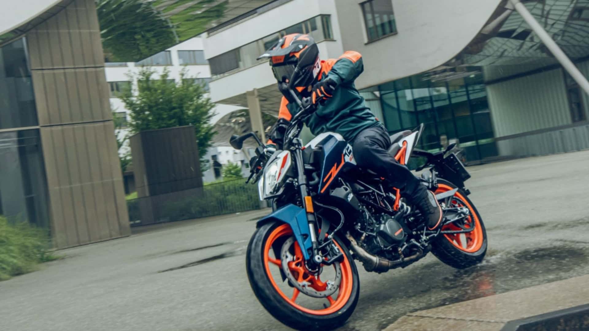 KTM Gives 160 Duke a Track Tour In India, It’s a Genius Move That ...