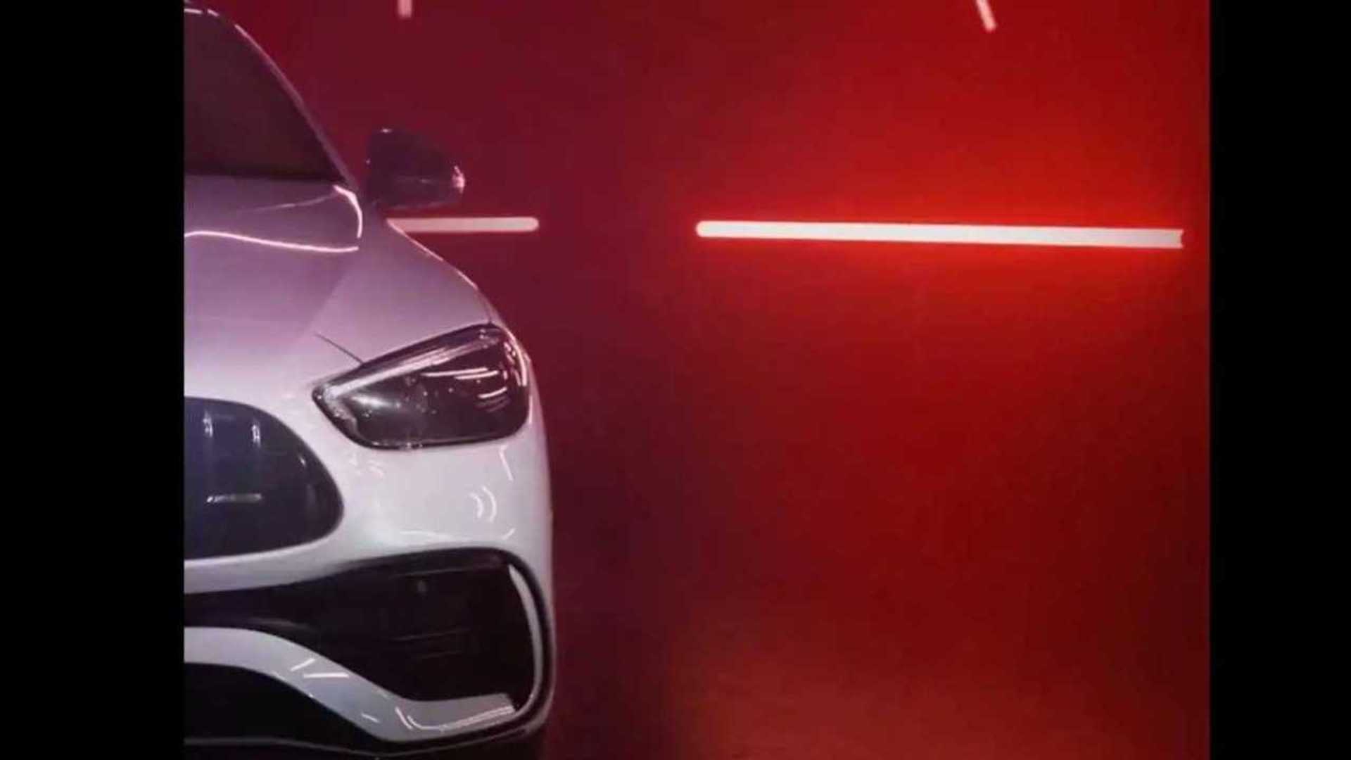 La nouvelle Mercedes-AMG se montre à motiié