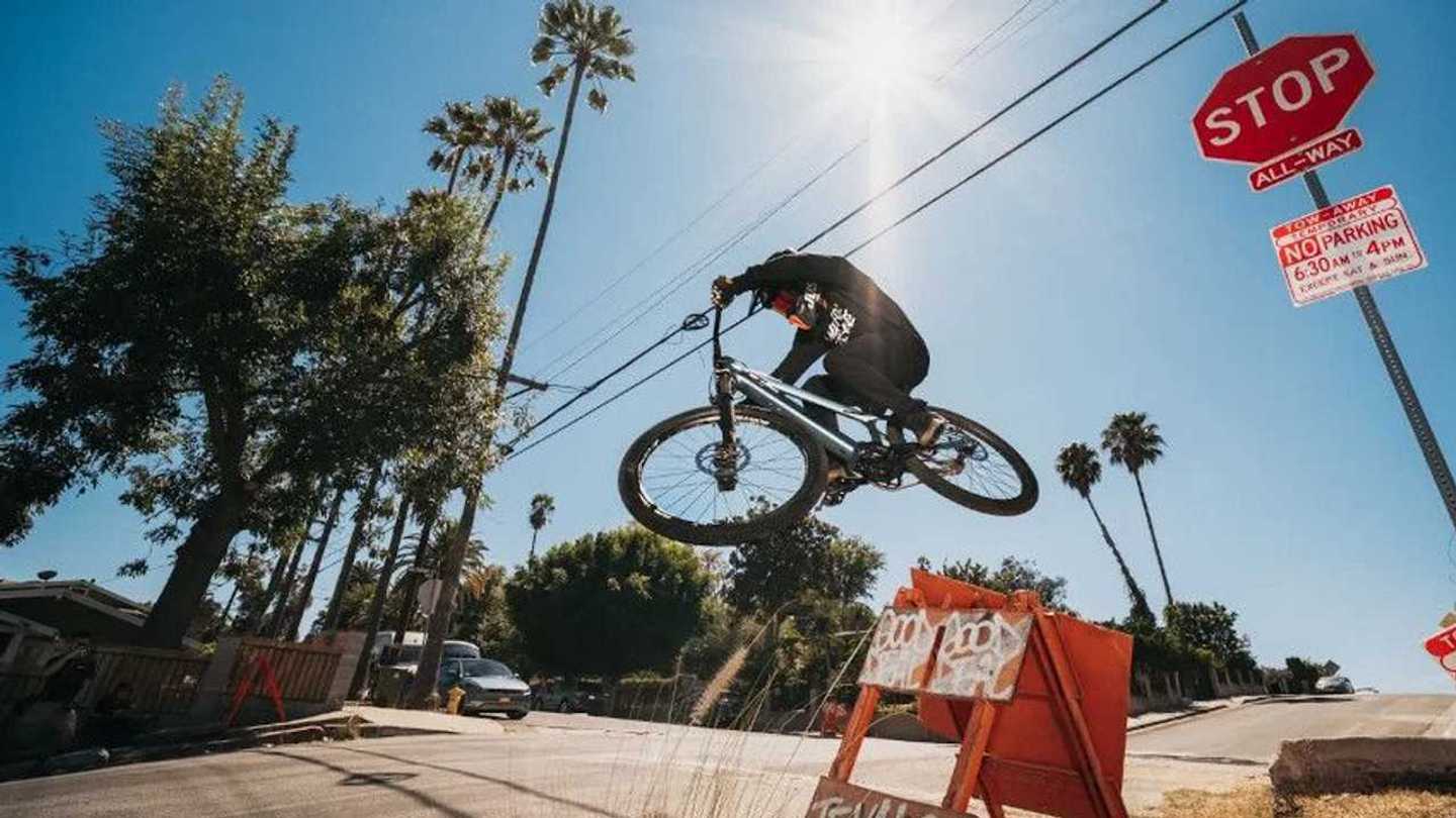 ONYX’s New LZR Combines Dirt Jumper Performance With Urban Utility