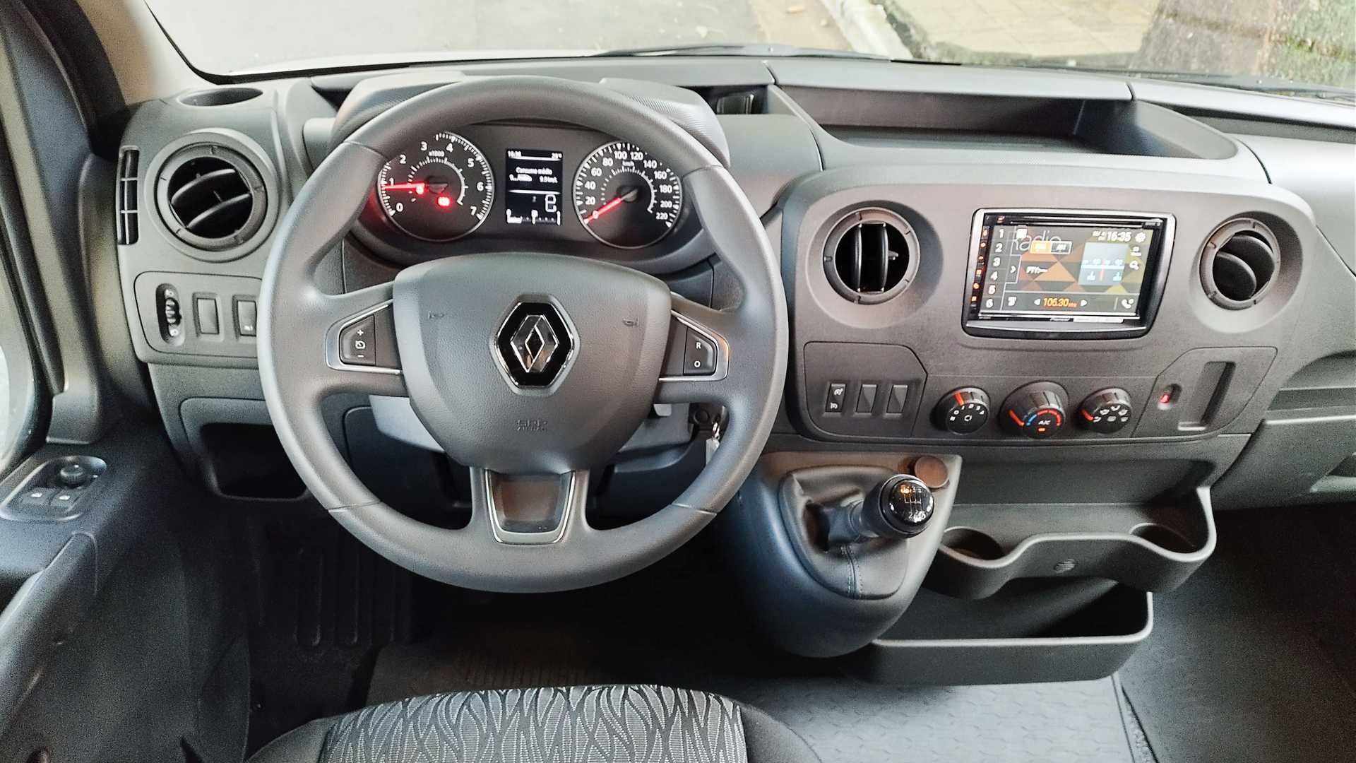 Avaliação Renault Master Minibus Executive: A terceira via das vans