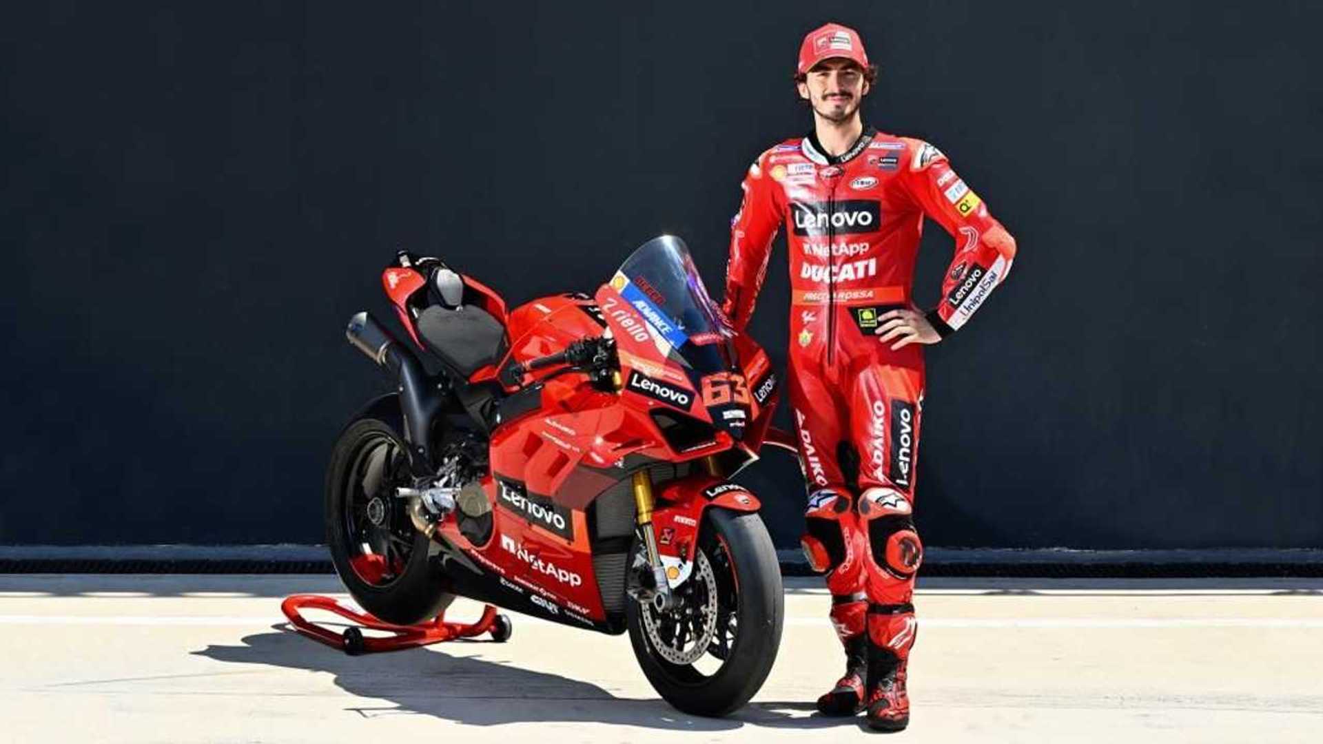 El piloto de Ducati, Pecco Bagnaia, se saca el carné de moto