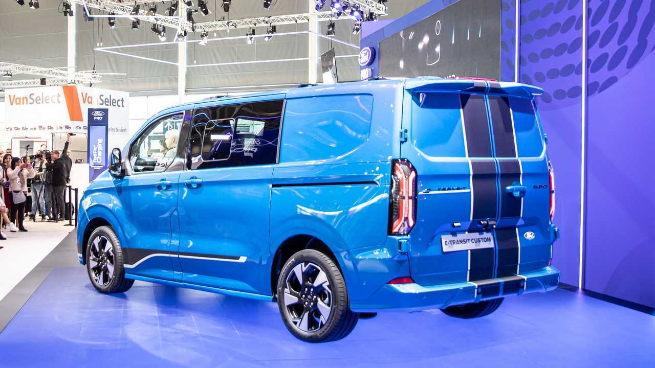 Ford E-Transit: rival da Kombi elétrica aparece ao vivo em Hannover