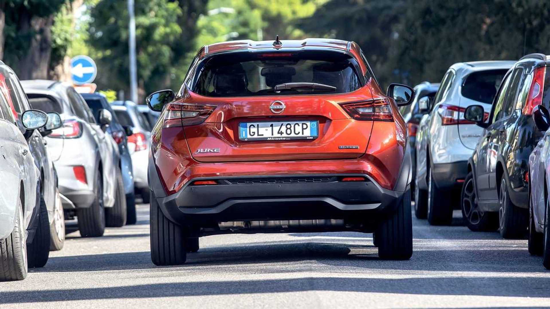 Nissan Juke Hybrid, autonomia, guida, prezzi, interni