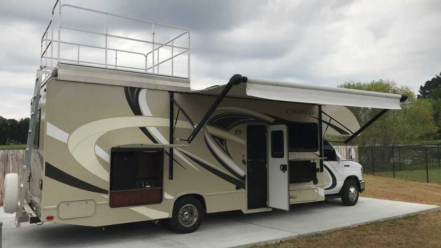 Top RVs To Rent For Attending A NASCAR Race
