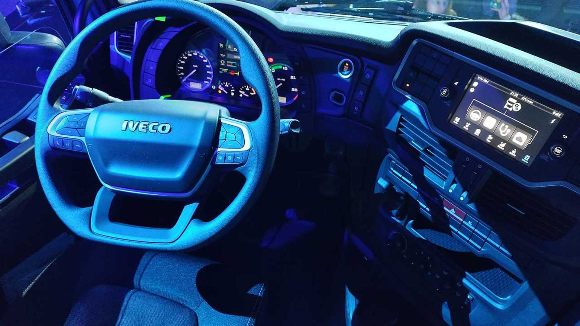 Iveco apresenta o S-Way no Brasil com motor de até 540 cv