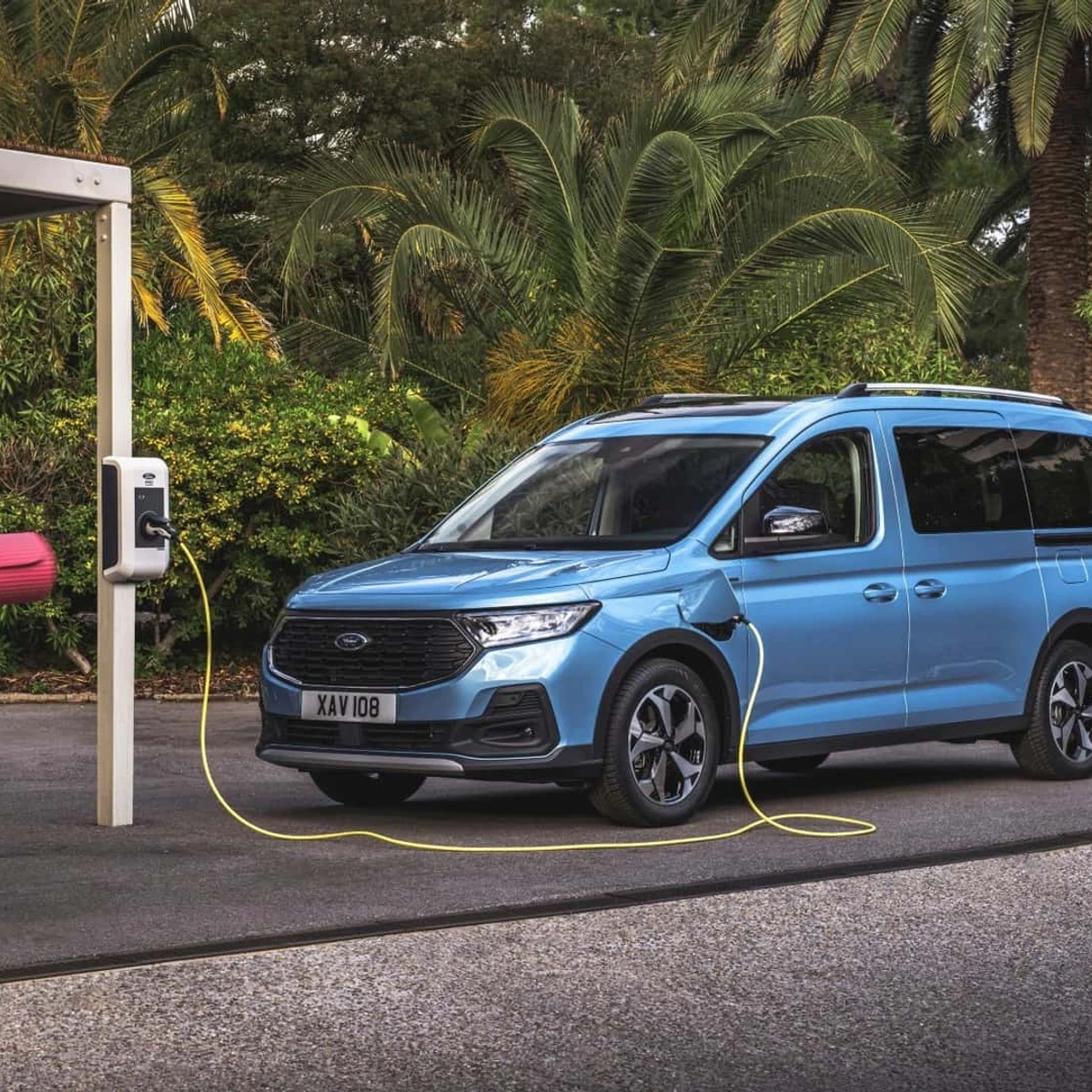 Ford tourneo connect plug in hybrid store