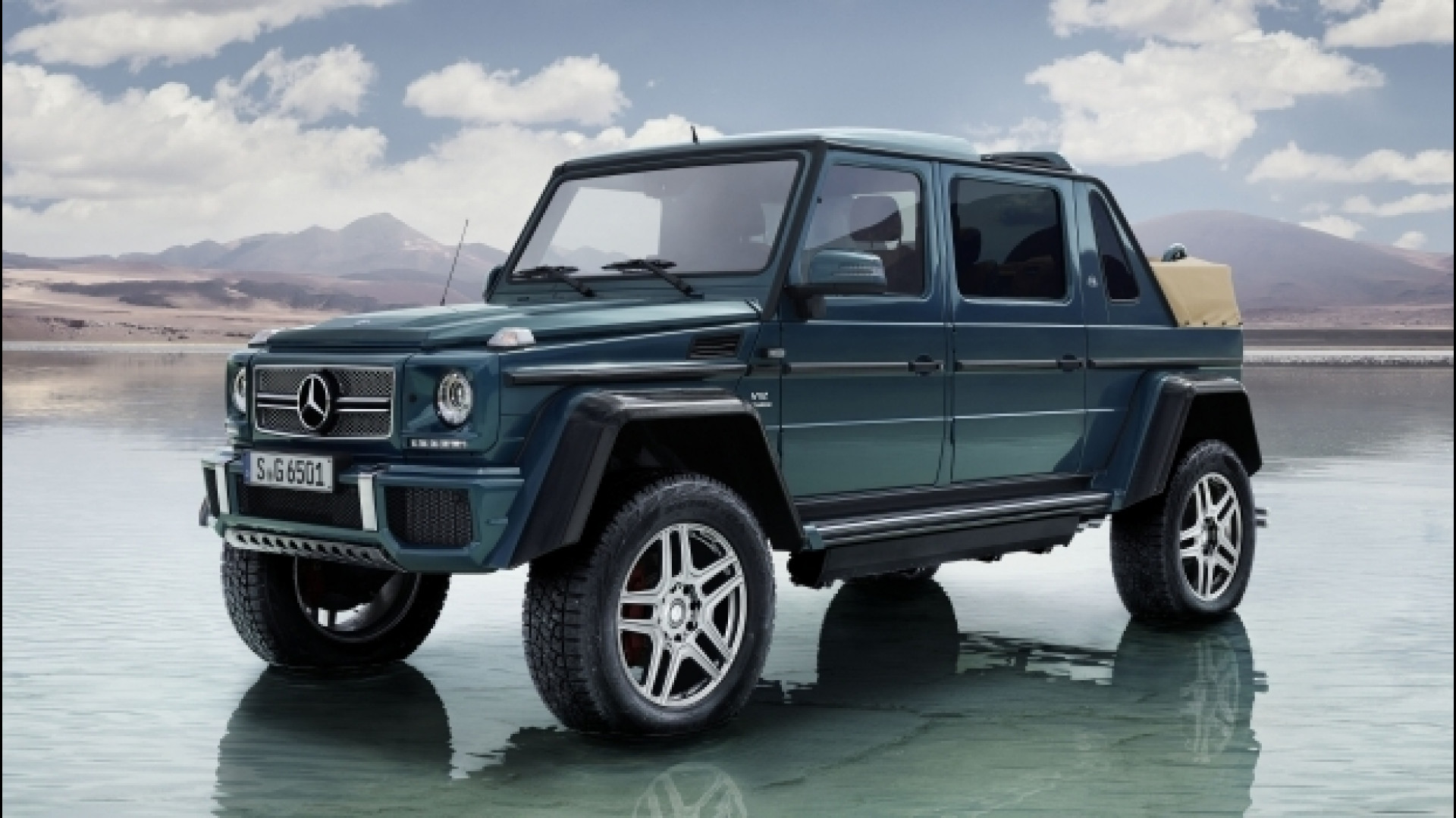 Mercedes-Maybach G 650 Landaulet, capote in tela e V12 da 630 CV
