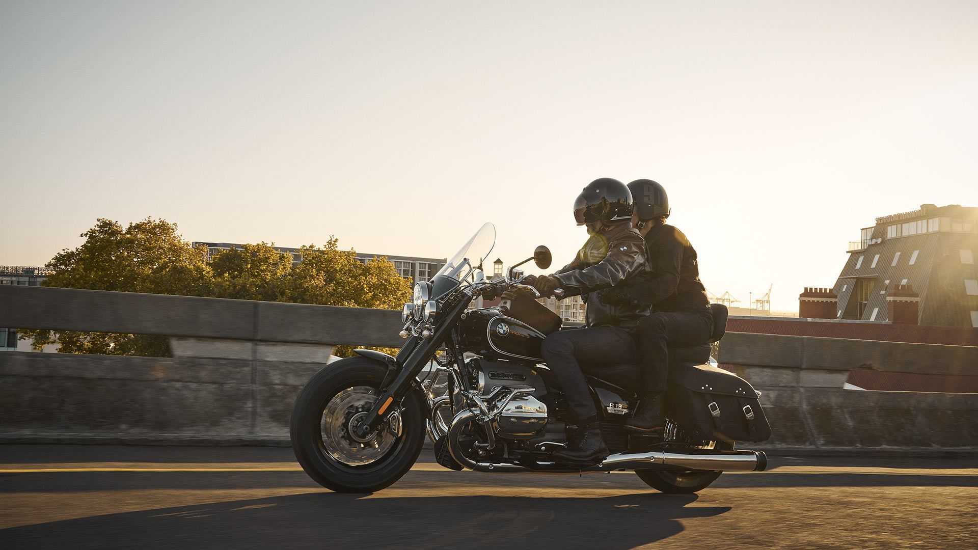 The New BMW R 18 Classic Is A Big-Bore Boxer Tourer