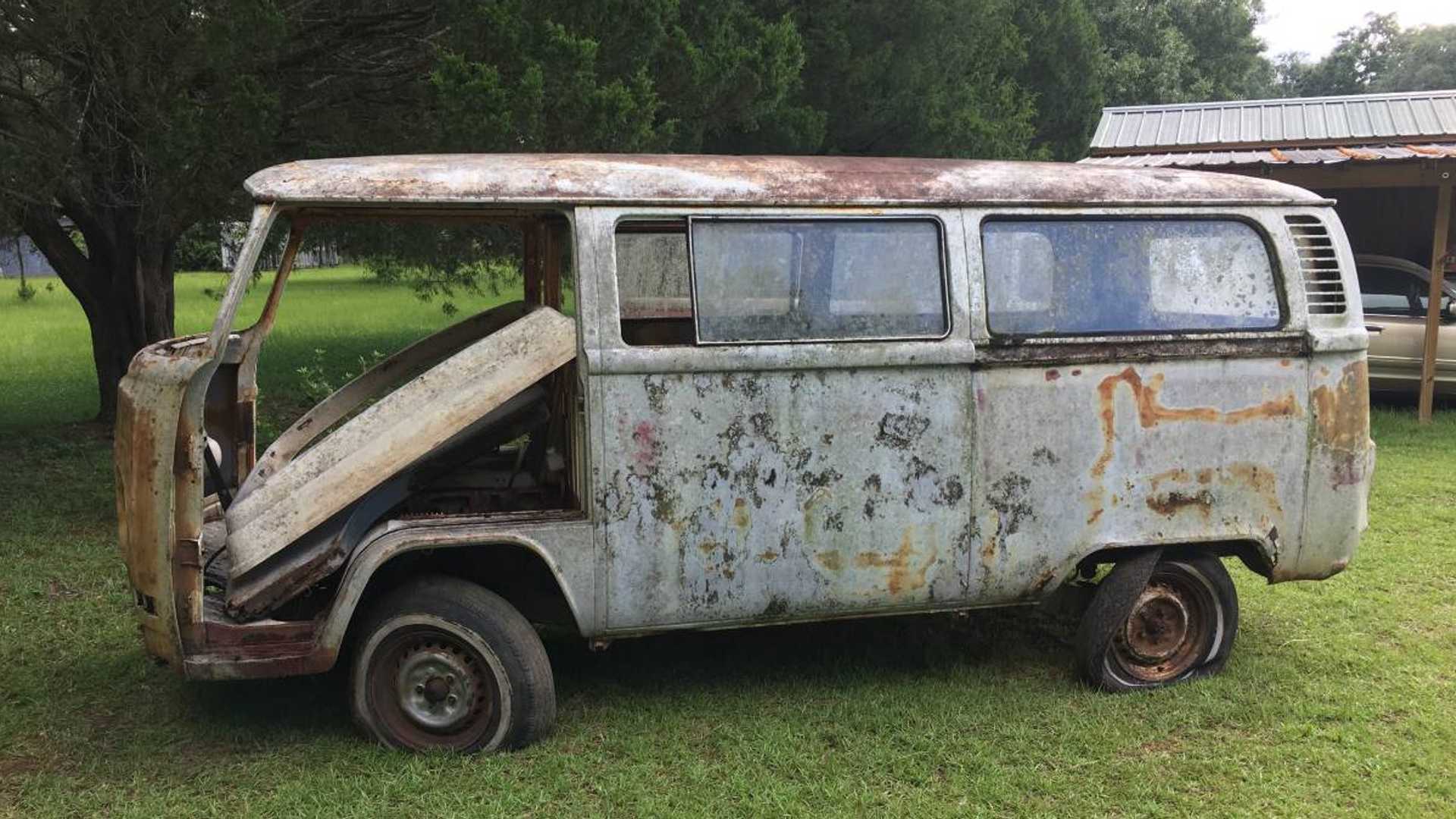 Check Out This Volkswagen Bus Starter Collection | Motorious